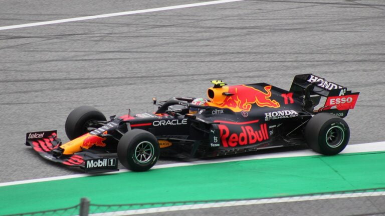 Papercraft do carro de F1 Red Bull Racing RB16B